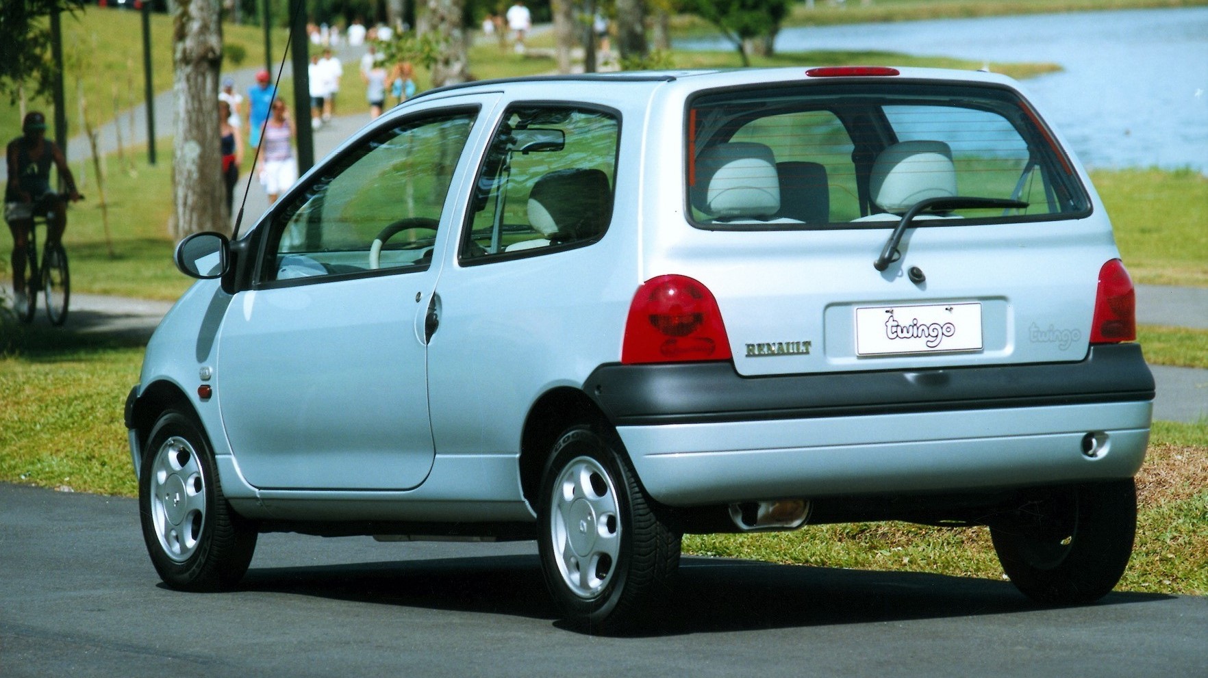 Renault Twingo and Safrane's 30th Anniversary – AutomoBible