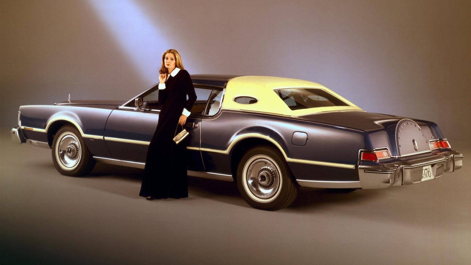 Car Opera Window: From Utility to Style – AutomoBible