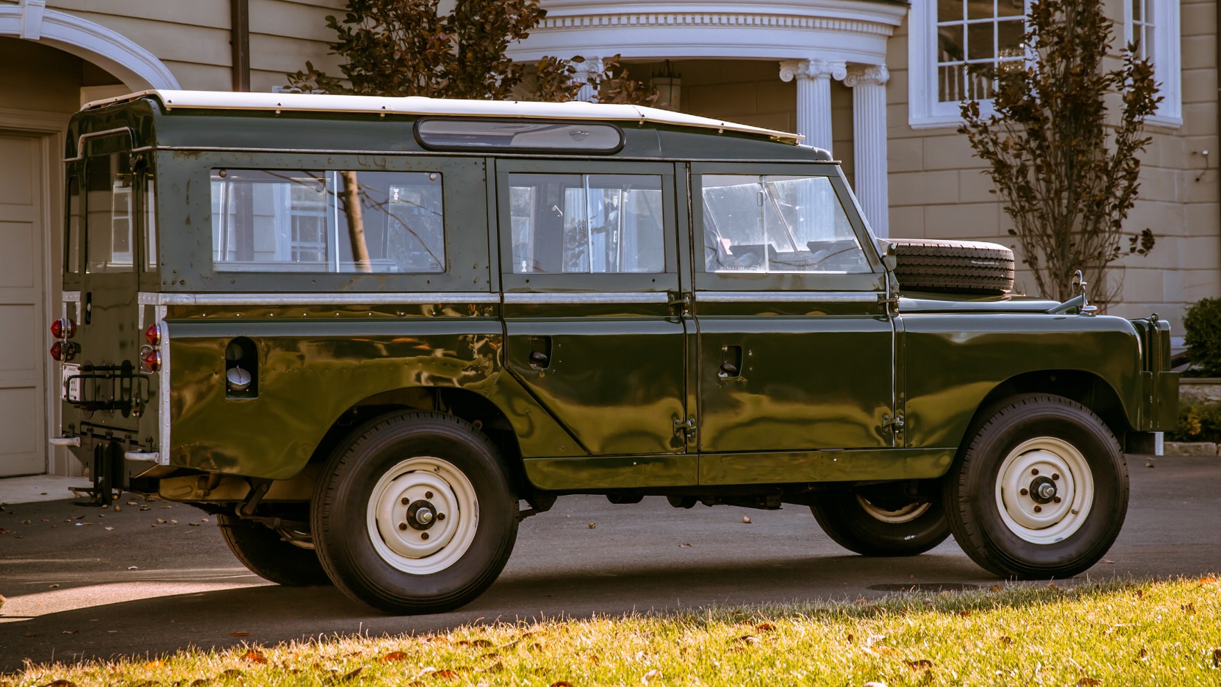 JLR Is The New British Brand In the Market - AutomoBible